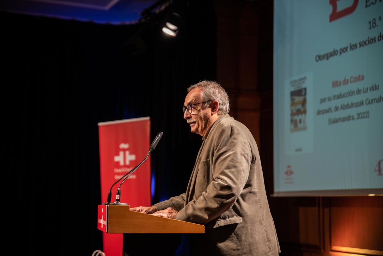 Entrega del XVIII Premio Esther Benítez: Manuel Rico - Vasos ...